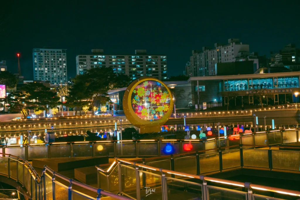 A Cozy Night Under Warm Lights: Experiencing the Ulsan Christmas Market ...